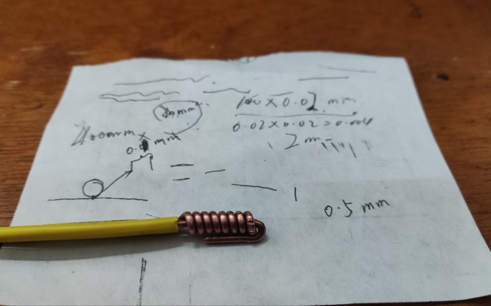 老电工大多是不上进的典型,电线紧密缠绕很可能是障眼法,却作为一种...