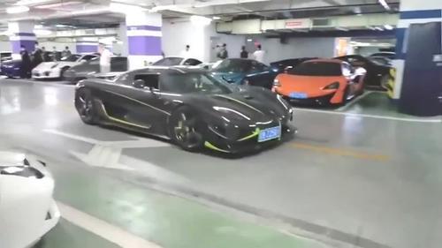 重庆富二代还开柯尼塞格在车库,听这声音,真的不怕踩两脚就漏油吗?