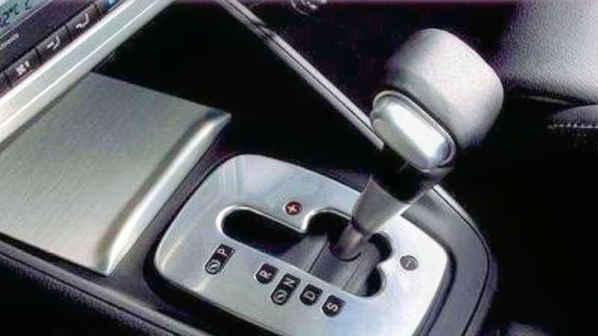 开自动挡车如何正确起步和停车,老司机演示给你看,新手多学学