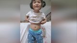 翻江倒海!小女孩展示肚皮绝技惊呆妈妈,网友:练肚皮舞的奇才!