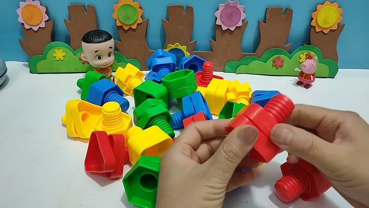 大头儿子帮佩奇把螺丝螺帽按形状颜色分类!