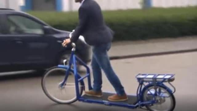 这荷兰大叔火了,发明不用充电的电动车,“走两步”就自动发电