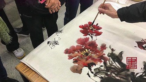 ...国画欣赏:画展上偶遇庄嘉禾老师现场画 水墨牡丹...