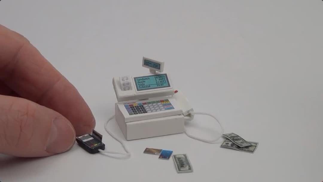 迷你手工教程:自己动手给芭比娃娃做一台可以刷卡的收银机