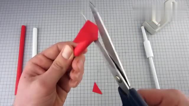 可以发射“子弹”的玩具手枪,原来是用A4纸做的,涨见识了!