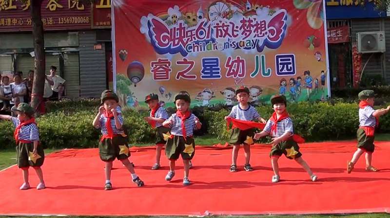 幼儿舞蹈《勇敢小兵兵》,萌出笑场