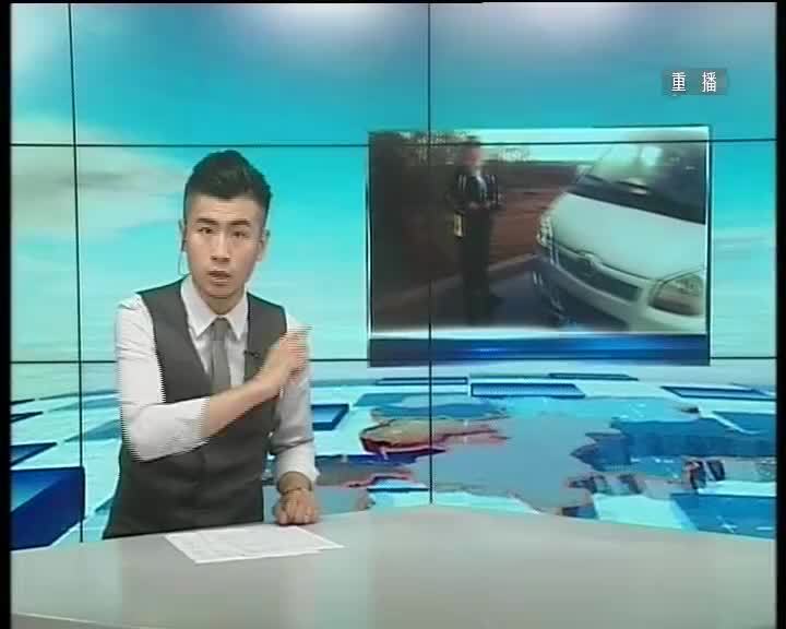 面包车超员行驶,遇交警竟在眼皮底下跳车,执法记录仪拍摄全过程