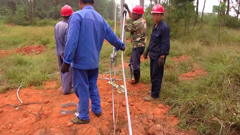 电工安装100钢绞线,从不用工具,方法简单实用