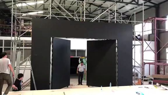 #芝麻开门 #个性 #开黑是门技术活 led 大屏幕,对开门