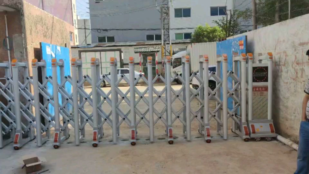 金盛电动门公司电动伸缩门安装伸缩门调试完成