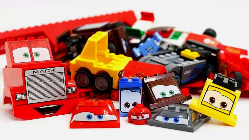 卡通益智拼装红色赛车大卡车模型