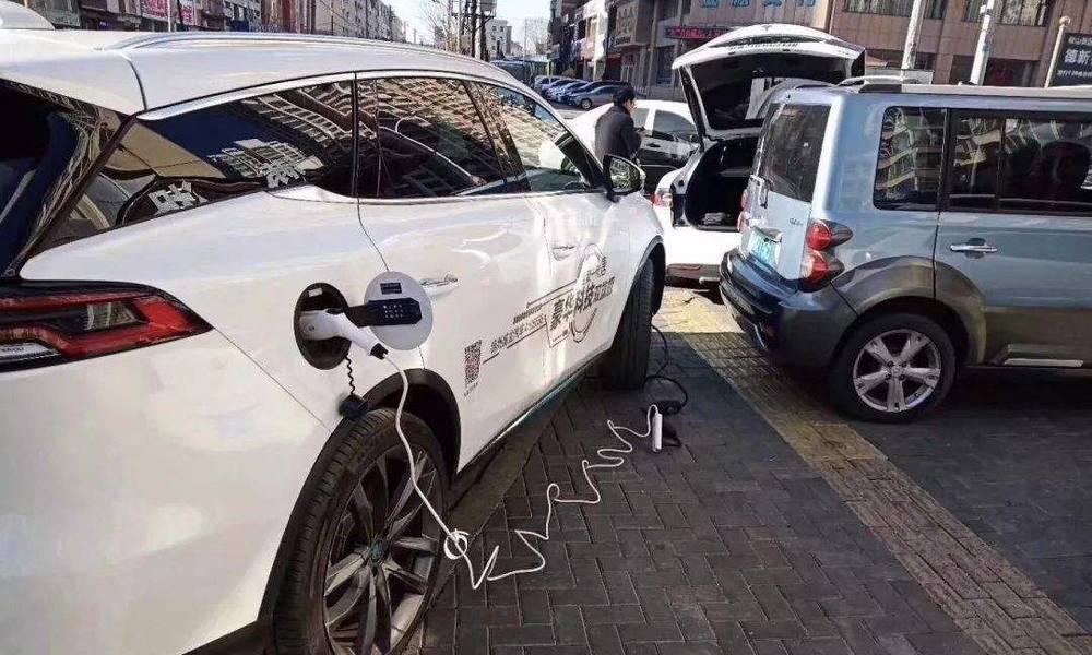 曾风光无比的绿牌车,返乡才算见真情,仿佛经历了一场噩梦