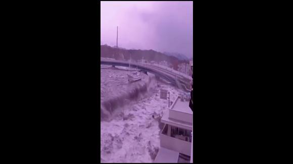 日本当年爆发海啸时可怕的一幕