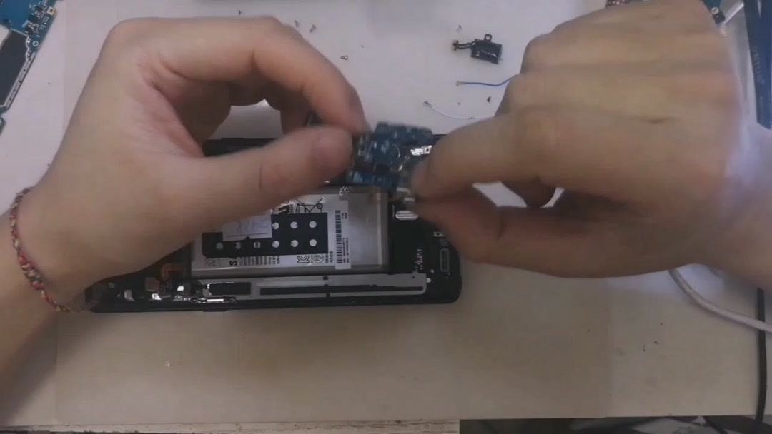 小米8重摔二修,无服务,WiFi打不开,粉丝说放弃了我来妙手回春