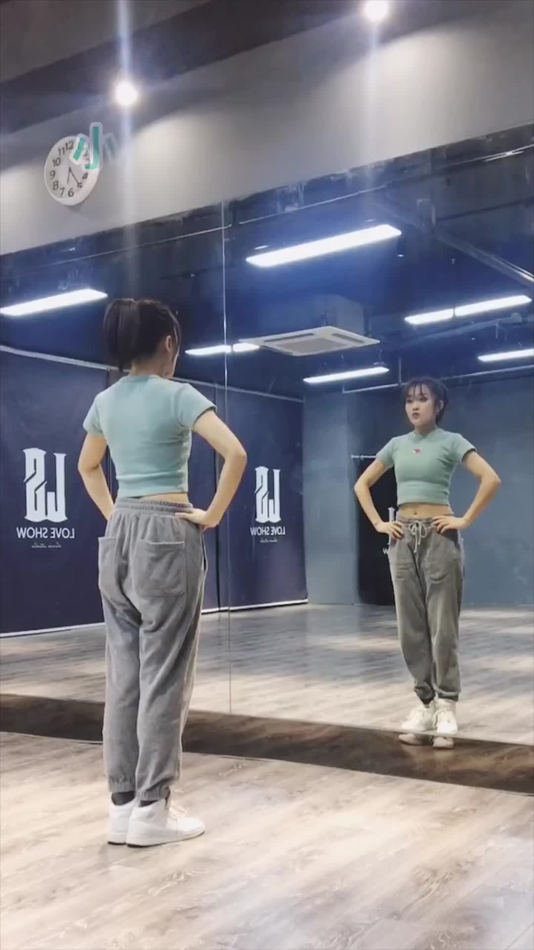 《东西初恋舞》舞蹈慢动作分解教学