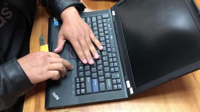 ThinkPad T410拆装键盘换键盘