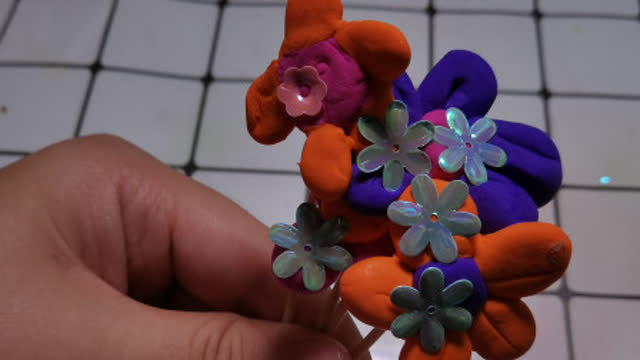 用超轻黏土做一束手工花,用闪片装饰好看极了,简单教程适合新手