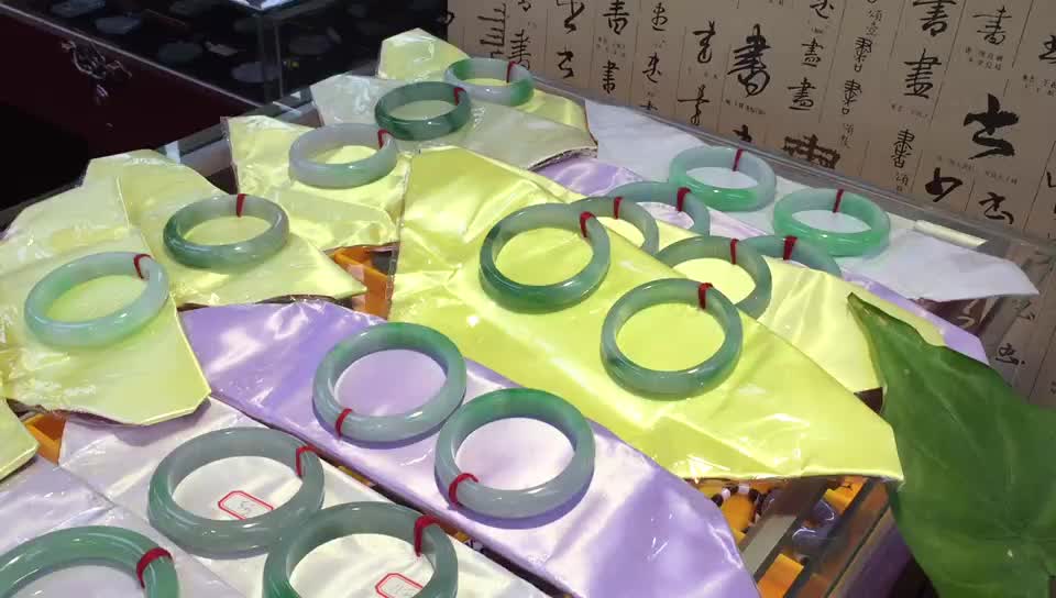 翡翠手镯价格及图片,收藏级别和商品级别就是不一样
