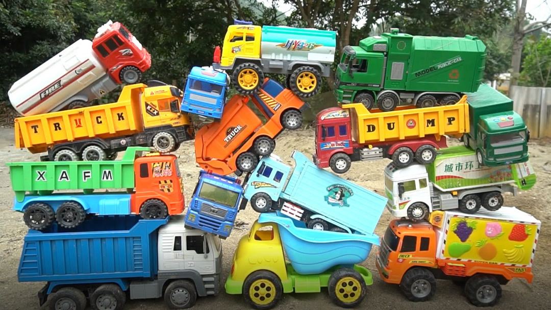 挖掘机货车洒水车聚会,汽车表演才艺