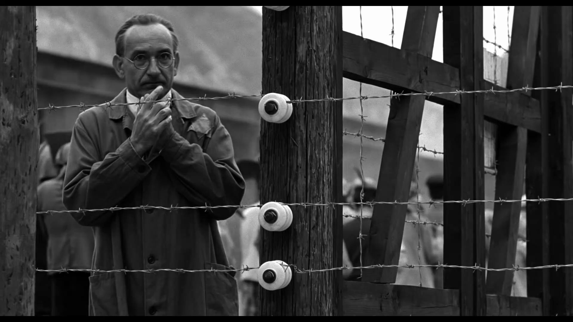 辛德勒的名单:辛德勒每救一次人,他身上的物品就会少一个