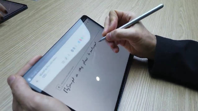 老外测试华为MatePad Pro手写笔,这英文你觉得写的...