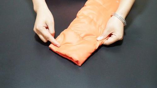 羽绒服袖口脏了不要用水洗,教你一招,比洗衣店洗的还整洁