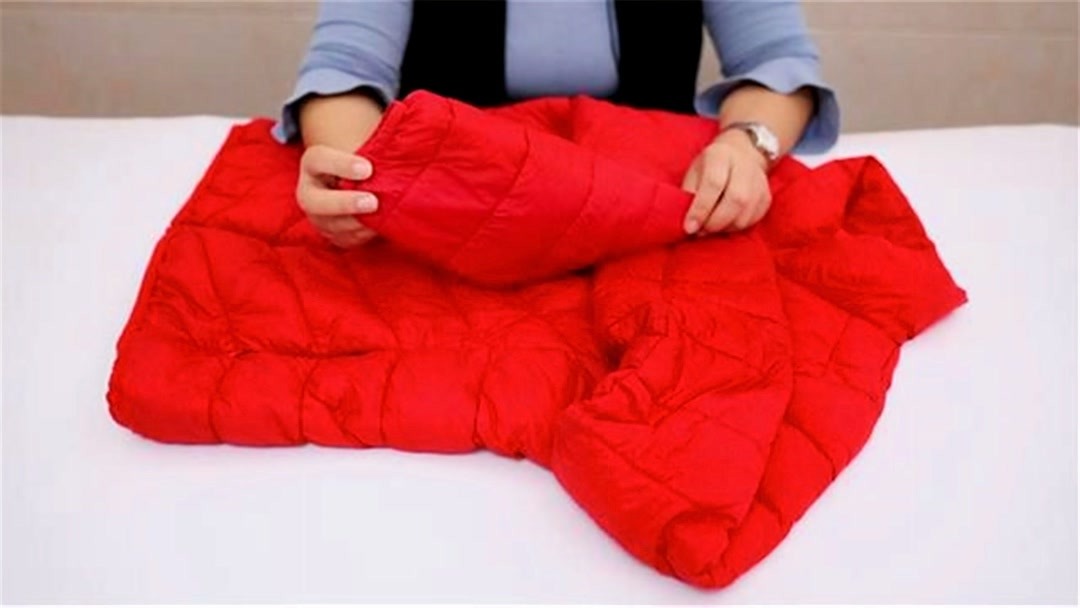 羽绒服脏了不要送去干洗,教你一招,在家也能洗的很干净,真实用