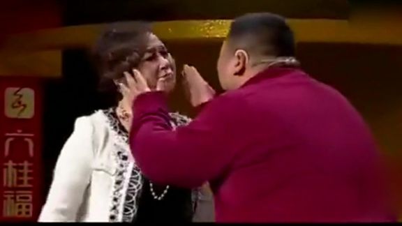 母女长得一模一样,老公竟然认错人了