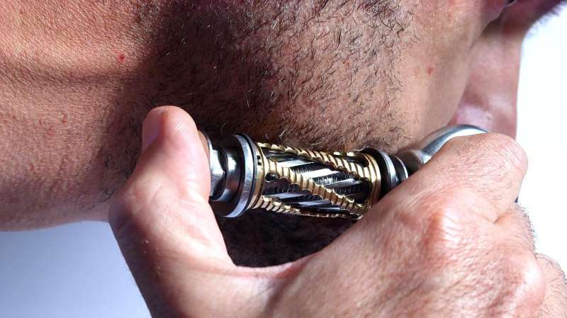 刮胡子很麻烦?用这个小圆筒在胡子上滚几下,轻松刮掉胡子