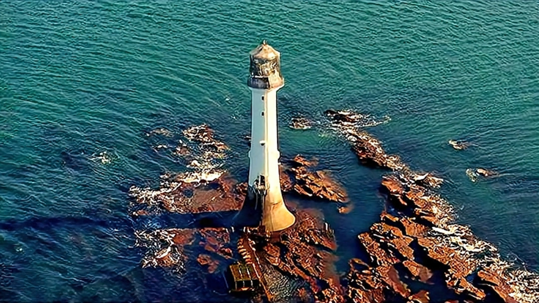 现存最古老海上灯塔:屹立百年却不倒,被誉为工业奇迹