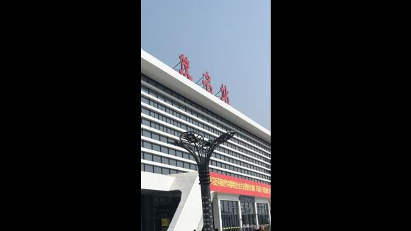 湛江市高铁站如果像茂名高铁站那么有人性化就好咯!公交车站都设