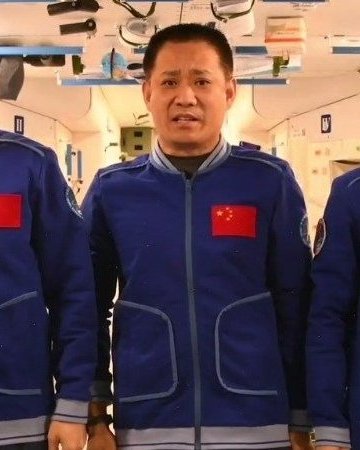 【世界机器人大会开幕!航天员从太空发来祝福】9月10日上午,2021...