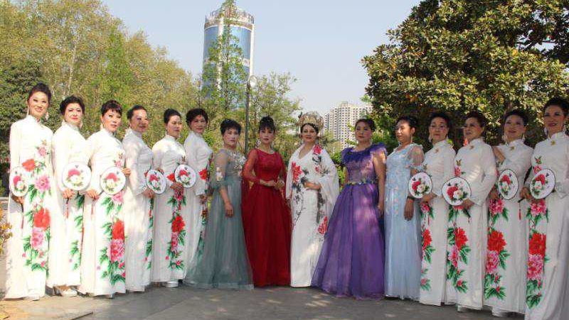 河南省模特艺术研究协会洛阳紫丁香模特队牡丹旗袍美人