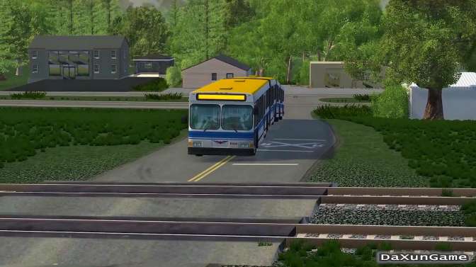 车祸模拟器:一辆公交车与四辆火车头进行碰撞实验,现场惨重