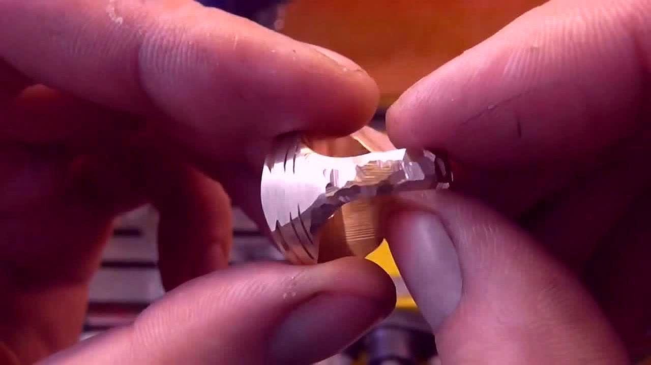 机械牛人加工一枚戒指,全程高能,我没快进的看完了