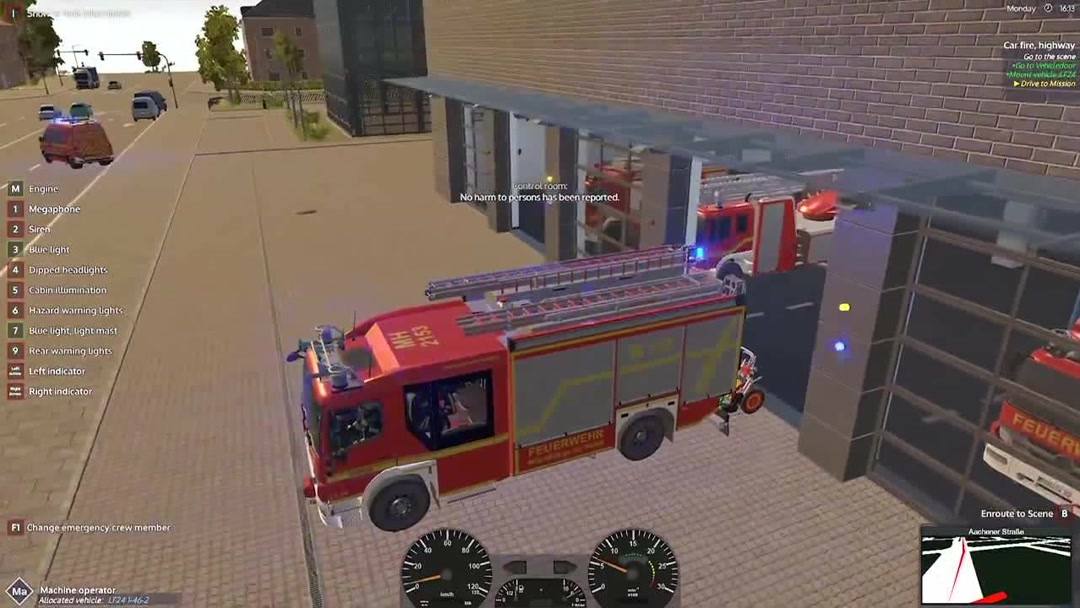 模拟消防车救援:傍晚消防员紧急救援!