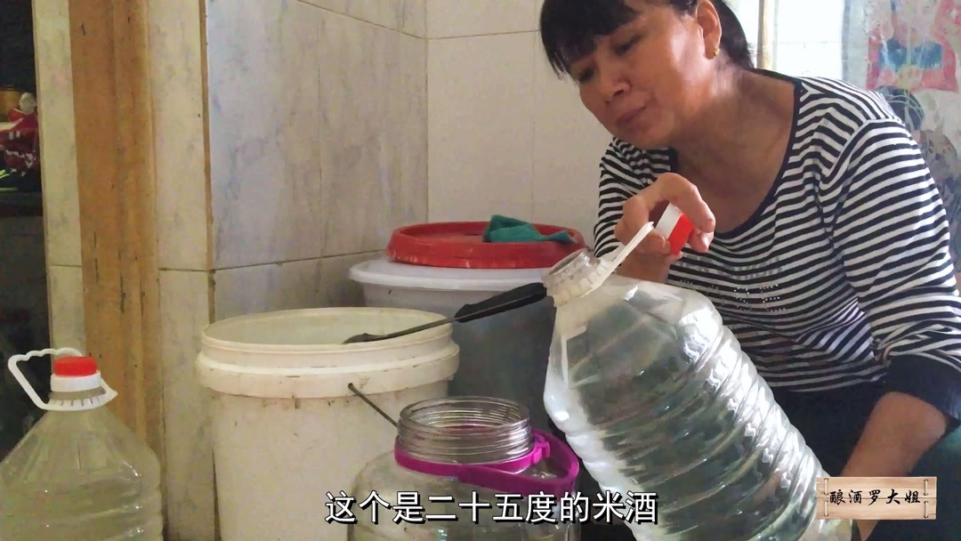 青梅泡酒有什么功效?农村大姐手把手教你做青梅酒,收藏了!