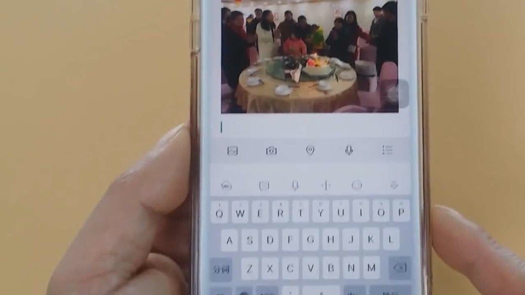 终于明白方法,微信朋友圈发图片,还能加上语音,身边朋友都要学