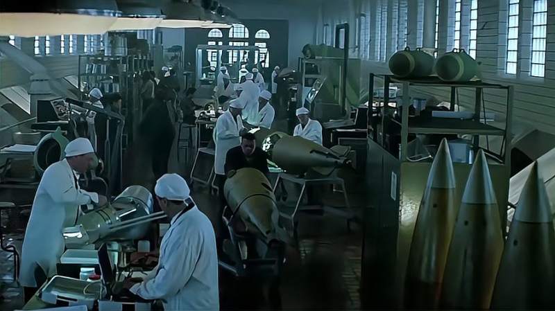 战略核导弹、B2轰炸机,各种震慑武器反击,这才是现代战争巨制