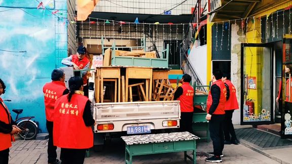 ...8日,清徐义工联合会、清徐学雷锋志愿服务队开展学雷锋主题公益活动