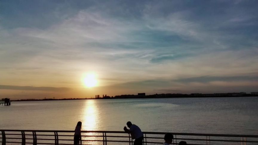 夕阳西下,中山情侣路,我们来宣传心肺复苏
