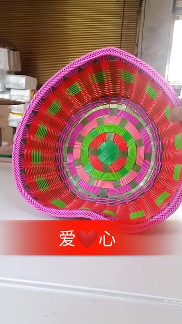 藤条编织篮子 还没完工