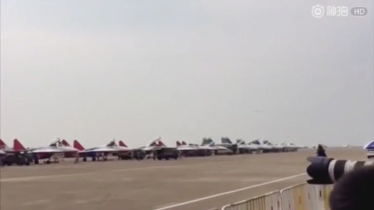 英国红箭飞行队首次来华进行飞行表演