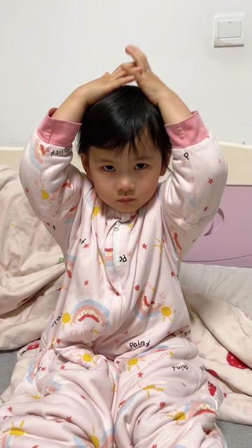 ai绘画特效一键开启ai世界我女儿说每次我把手放头上