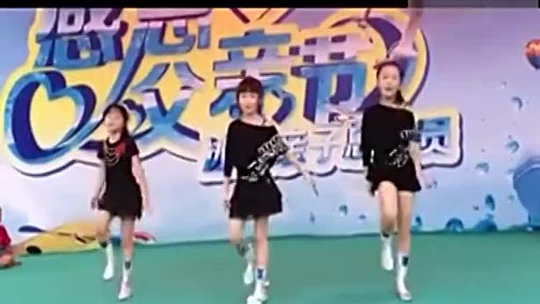 六一儿童节舞蹈视频【六一儿童节】 简单的舞蹈