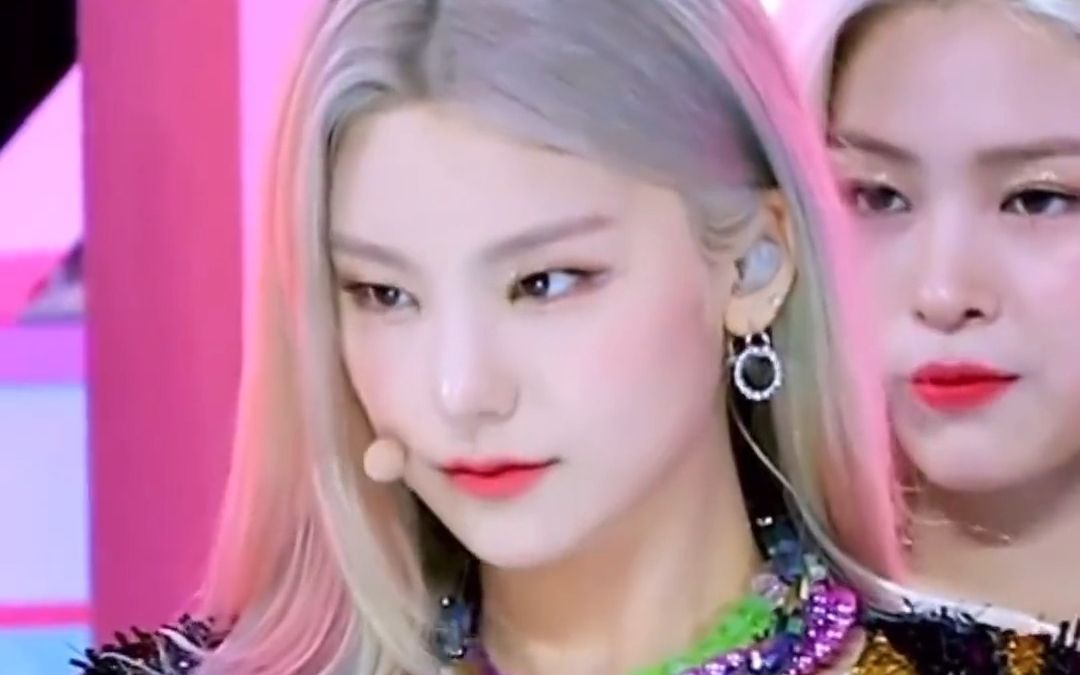 itzy黄礼志noshy直拍,彩虹发色太好看了!