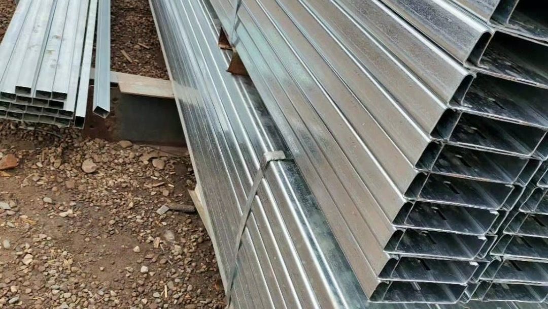 ...大量供应二手钢结构厂房车间仓库行车房屋面梁直条大跨度高层建筑等