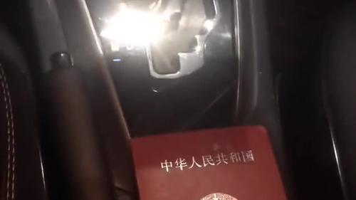 离婚第一天我有点后悔。 手机上没有人发微信,也没有留言。 现在的我...