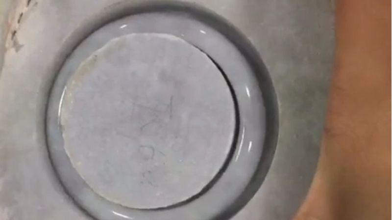 几百块的翡翠原石,切出来做成手镯也不错!
