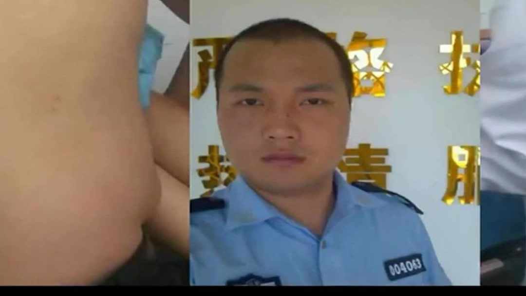 孕妇在高速路上临产 3名交警帮其在警车内产子